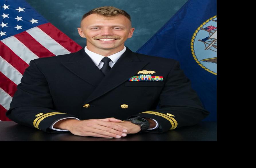 Active Navy engineer takes in vets program with FaceTime | Elk River ...