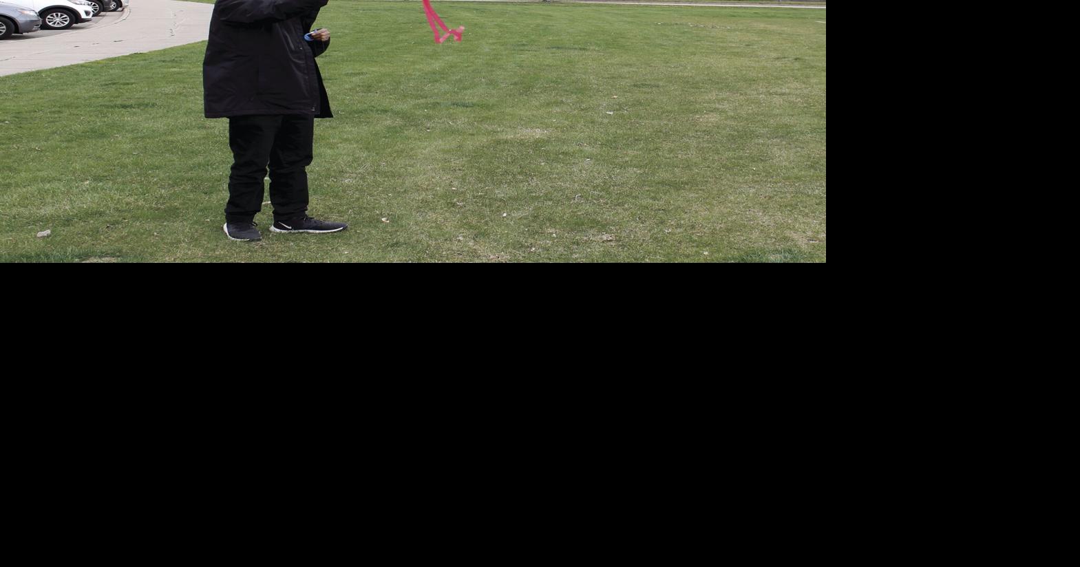 Kites soar for St. Louis Park Kiwanis Club Kite Fly. | Free ...