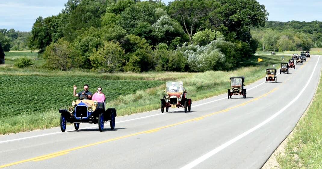 Antique cars to drive through Rogers, Dayton | Free | hometownsource.com