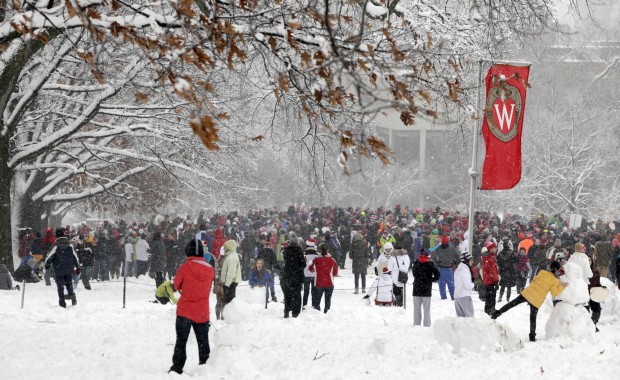 UW-Madison students make the most of snow day reprieve from exams : Wsj