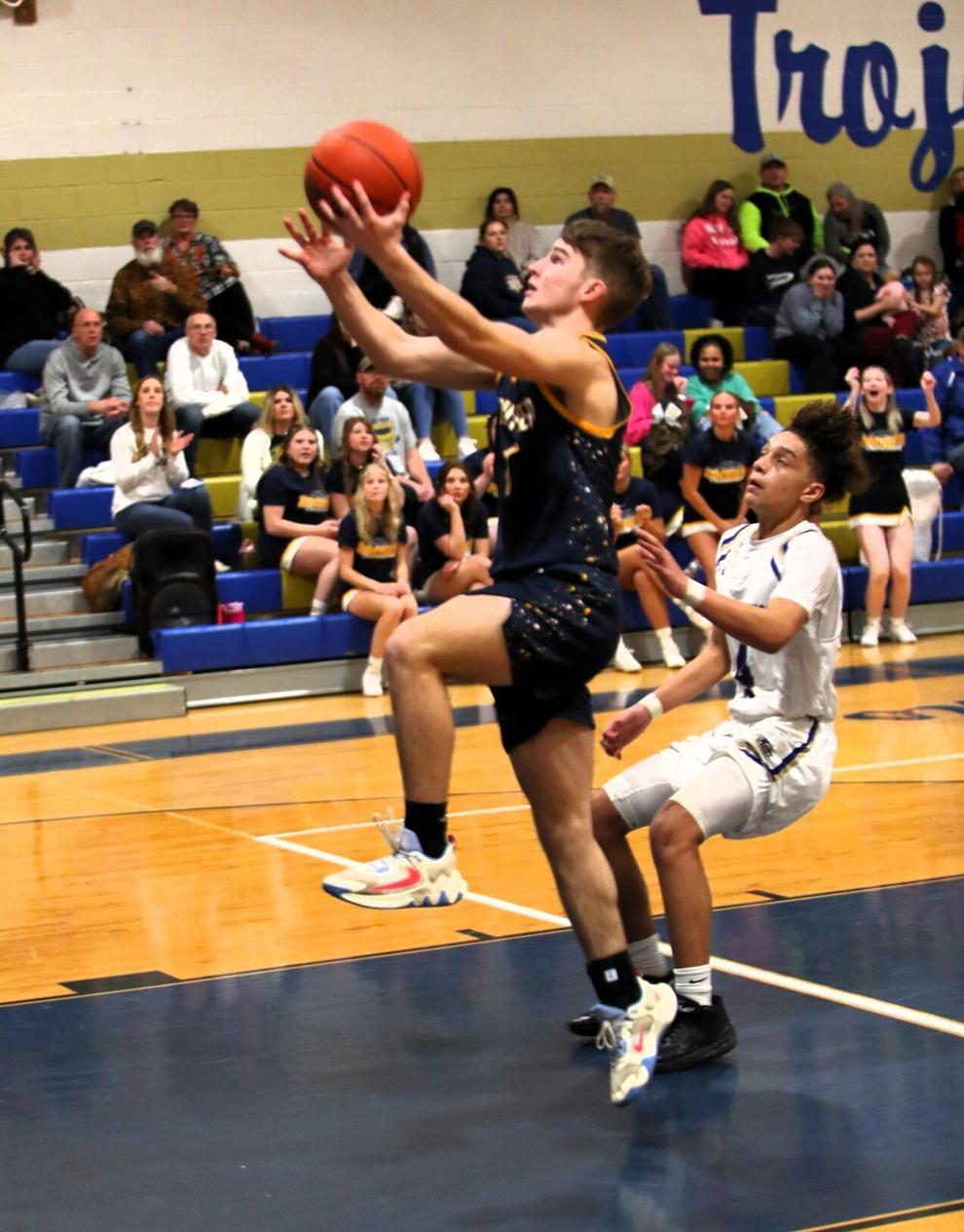 Rockets hold of Trojans 55-51 | Sports | huntingdondailynews.com