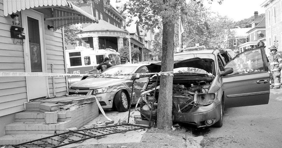 Cars strike house, tree | Local | huntingdondailynews.com