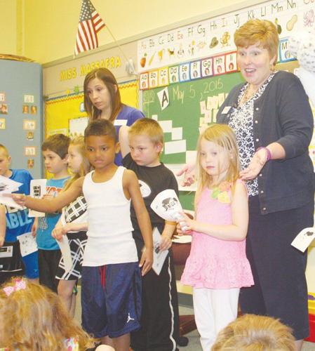 Bank employees teach kids to save | Local | huntingdondailynews.com