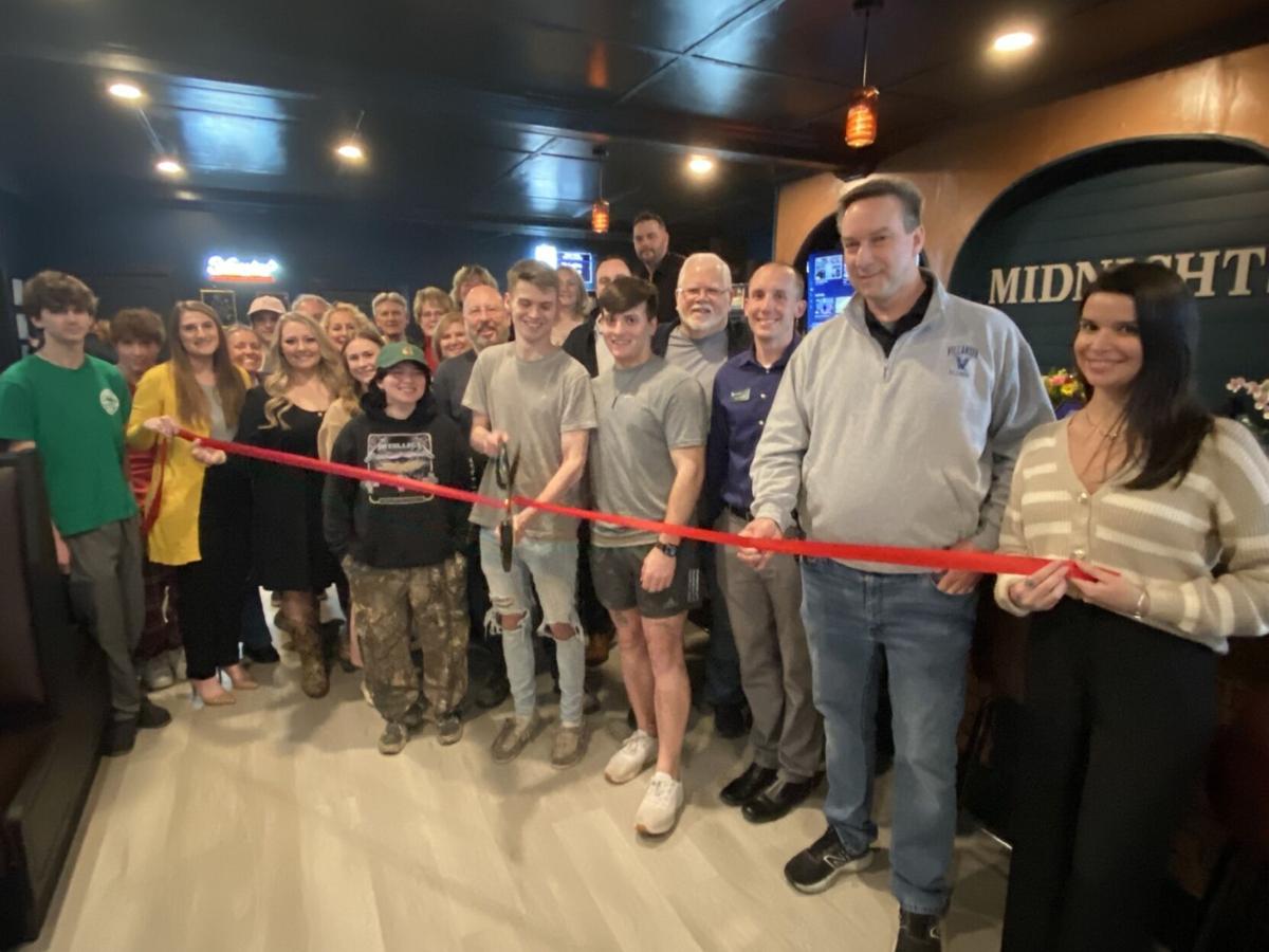 New Huntingdon bar and grill celebrated | Local | huntingdondailynews.com