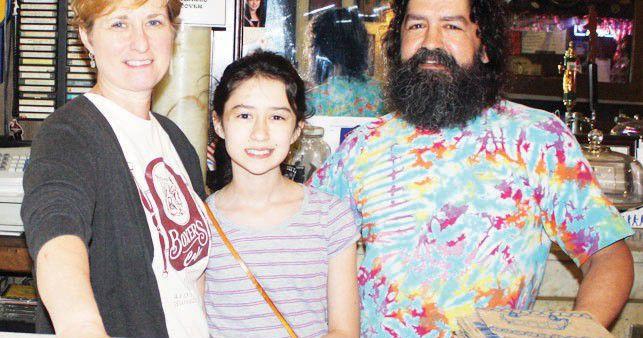 Boxers Café marks 25th anniversary | | huntingdondailynews.com