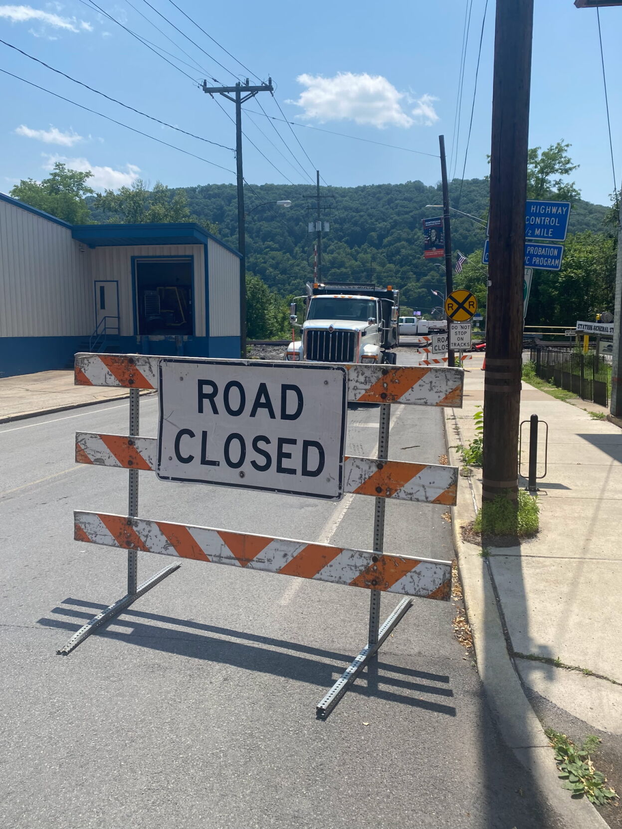 Railroad crossing closed | Local | huntingdondailynews.com