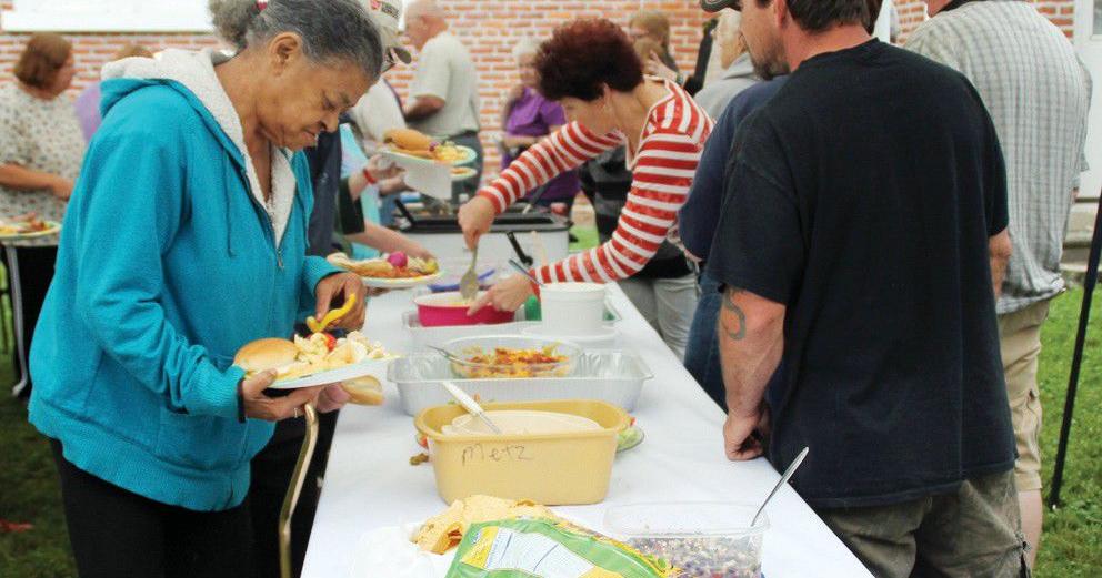 Fifth pig roast celebrates community | | huntingdondailynews.com