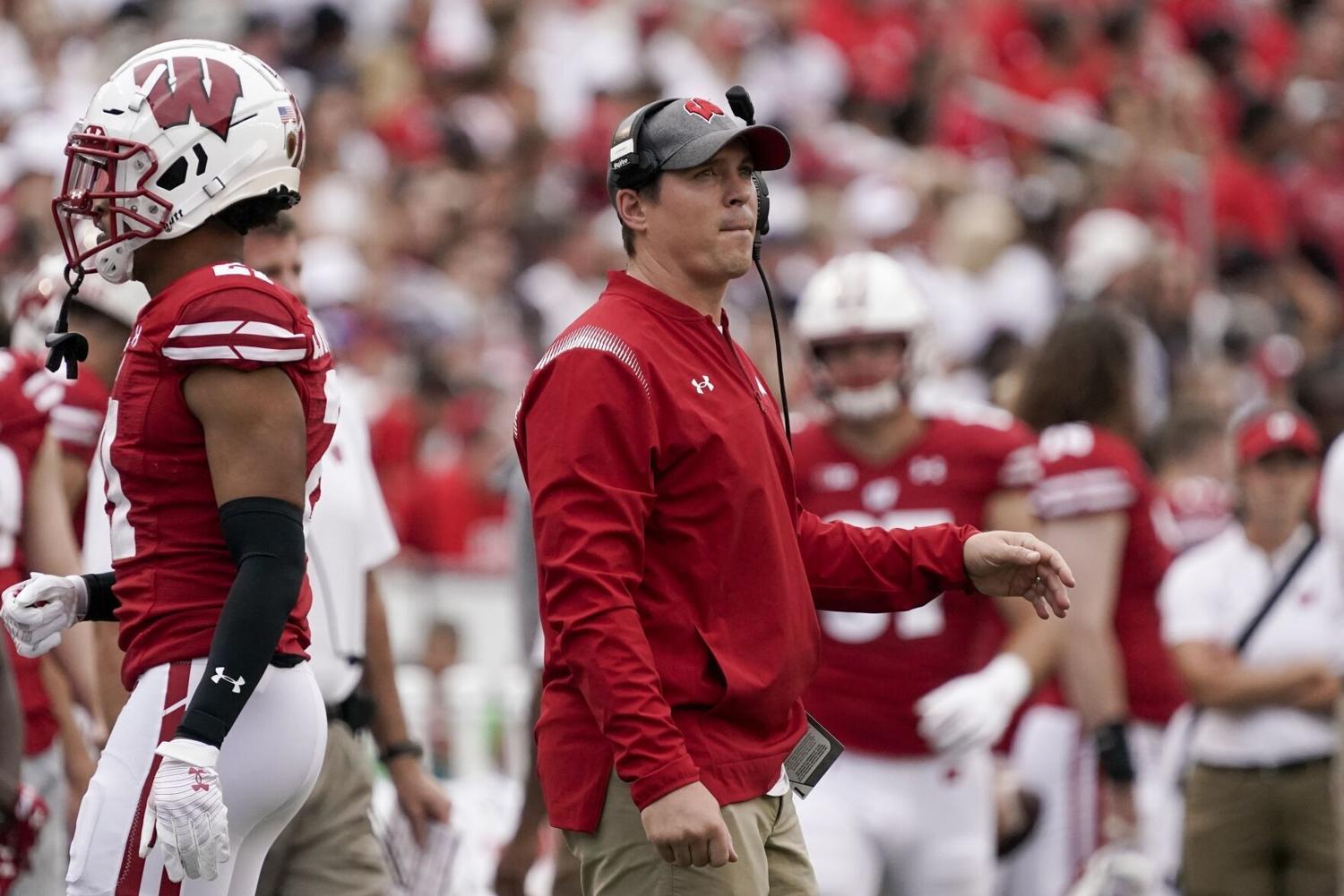 Wisconsin defensive coordinator Jim Leonhard 'happy where I'm at' amid ...
