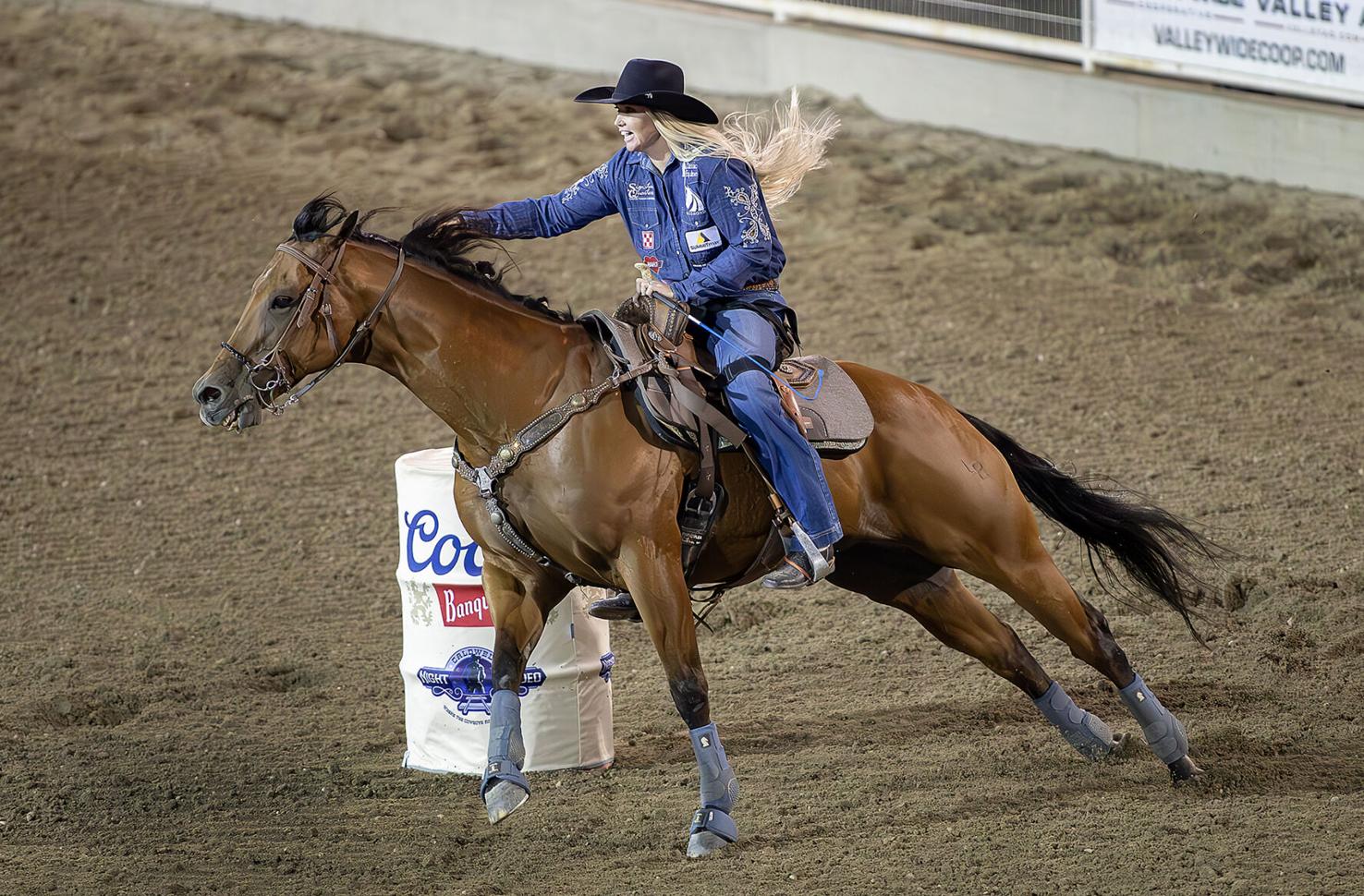 BACK ON THE SADDLE: Paralyzed cowgirl Amberley Snyder overcomes odds in ...