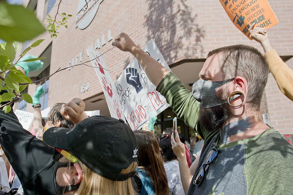 About 1,000 protesters from two sides attend protest at Boise City Hall ...