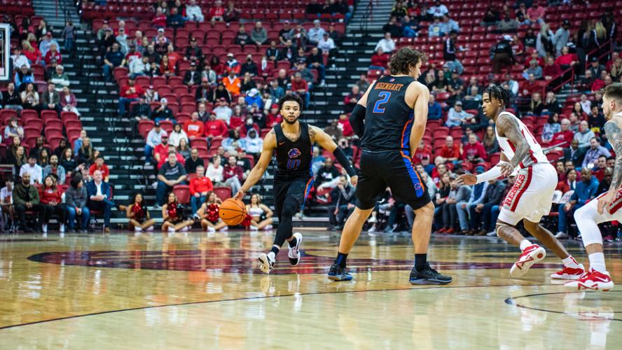 Boise State kicks it into gear in the second half, rolls to big win ...