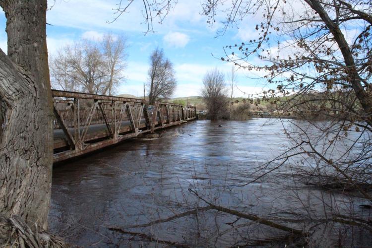 As river water rises, residents prepare for flooding | | idahopress.com