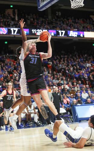 Boise State earns dominating win vs. Air Force to pull back into tie ...