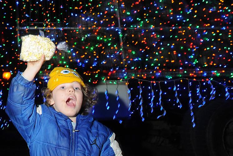 Heritage School, United Hauling floats recognized in Night Light Parade ...