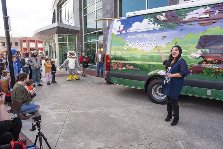Nampa's new bookmobile hits road to provide books, digital resources to ...