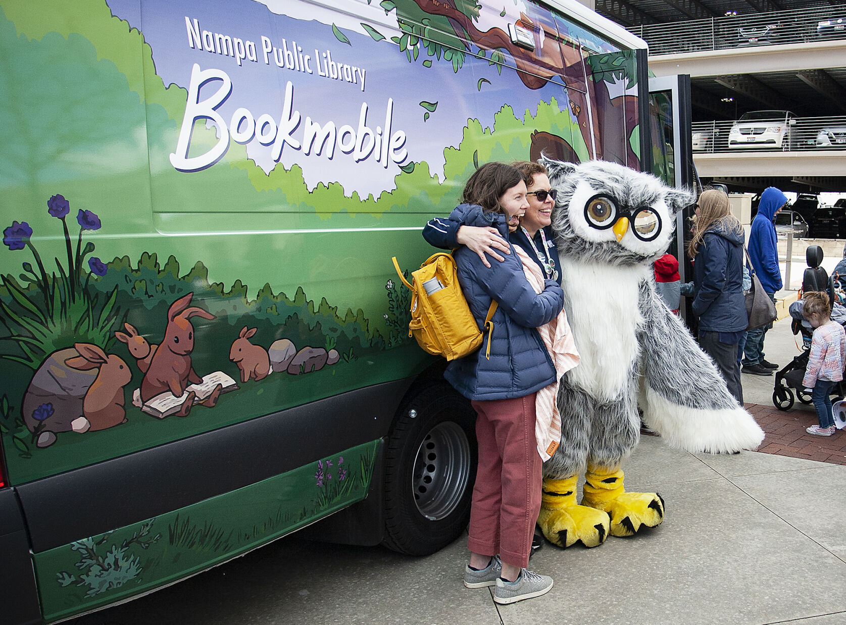 Nampa's new bookmobile hits road to provide books, digital resources to ...