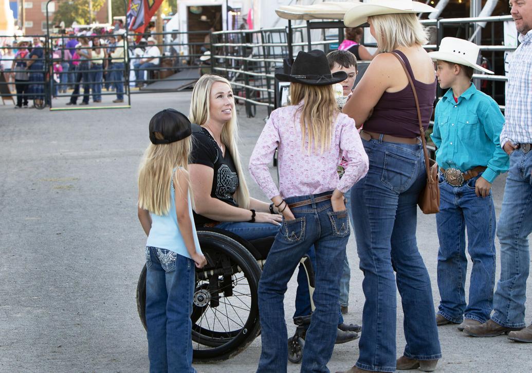 BACK ON THE SADDLE: Paralyzed cowgirl Amberley Snyder overcomes odds in ...