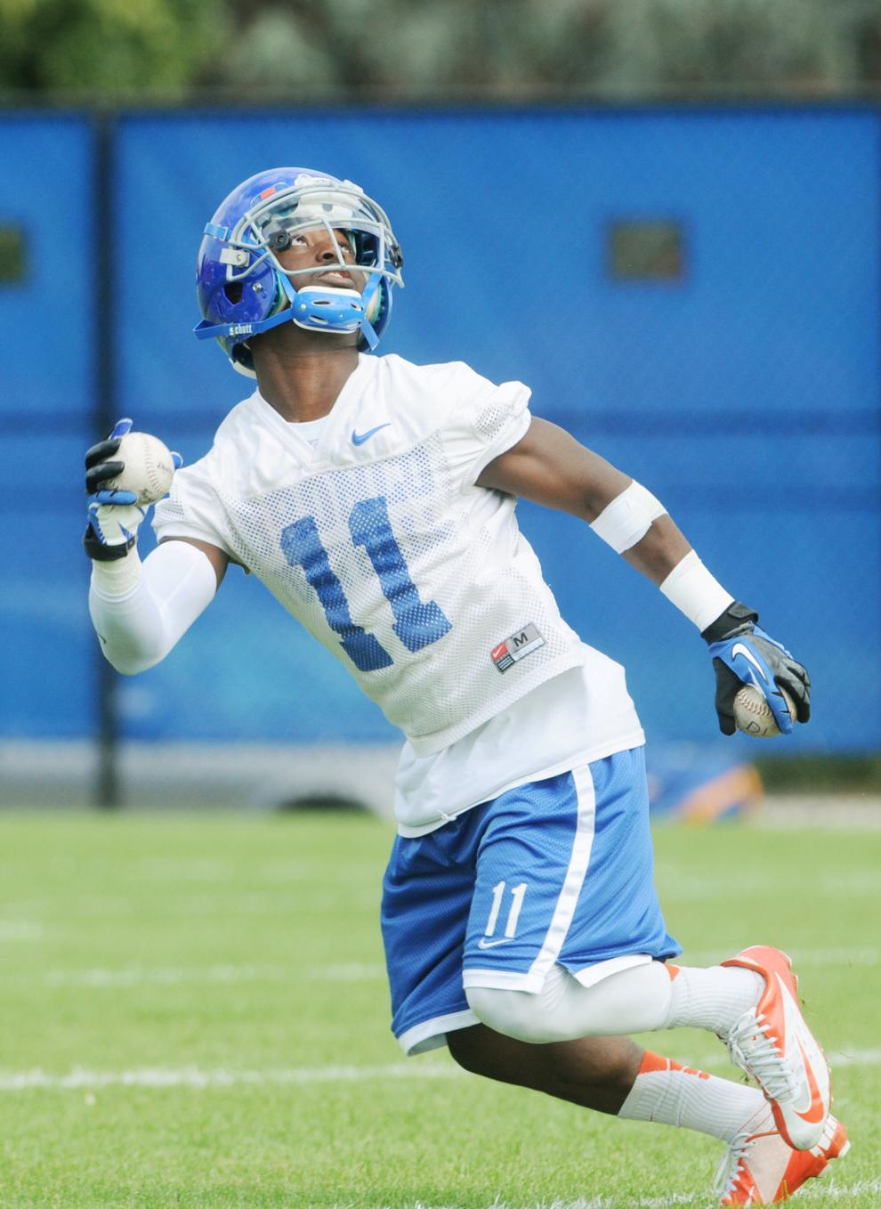 TRADITIONAL ROUTE: Williams-Rhodes transitions to deep threat | Sports ...