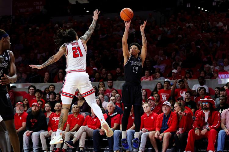 Emanuel Sharp scores 23, No. 7 Houston beats Jackson State 80-38 ...