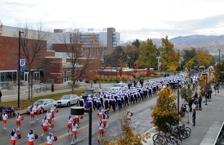 Boise State Homecoming Parade | Photo Gallery | idahopress.com
