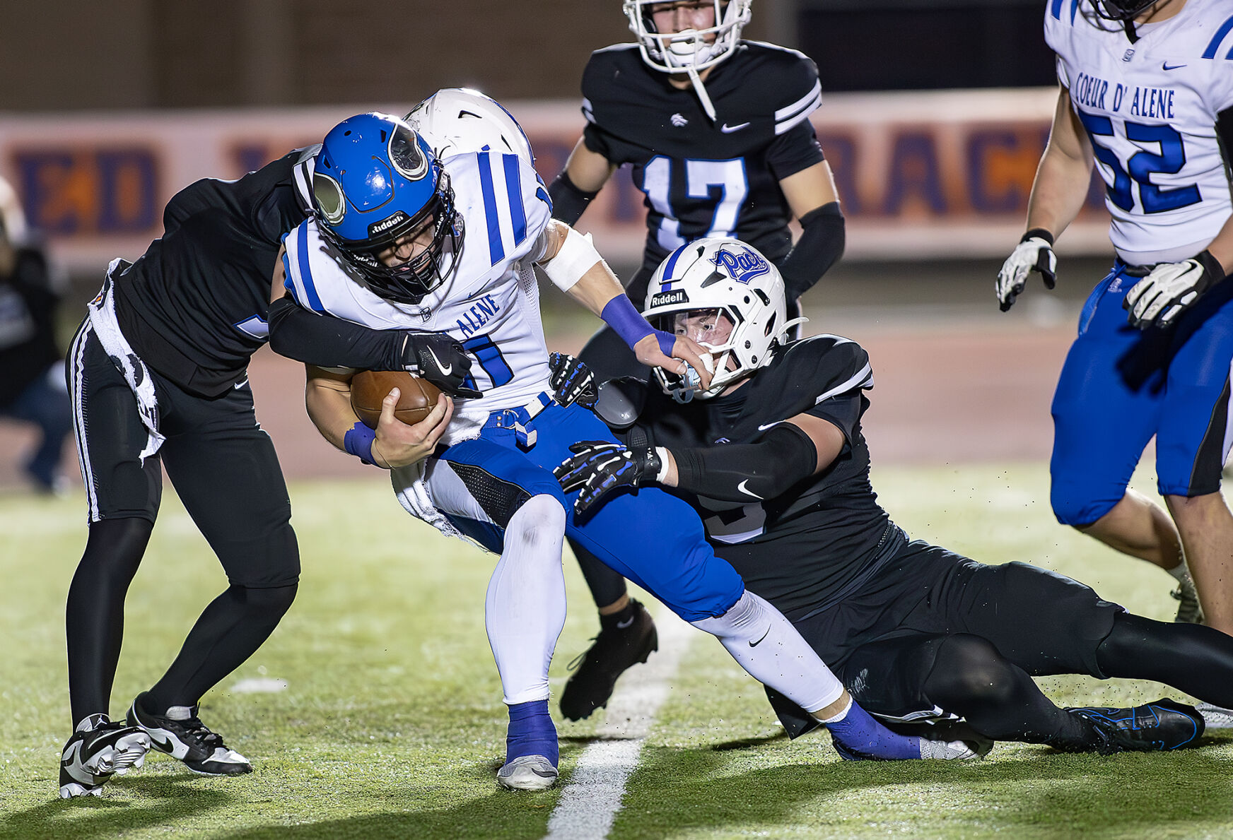 6A STATE FOOTBALL SEMIFINALS: Heroic performances: Lewis at QB, Wolves ...
