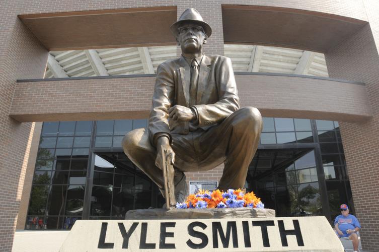 Kaye's Kolumn: It's time to start thinking about statues at Boise State ...