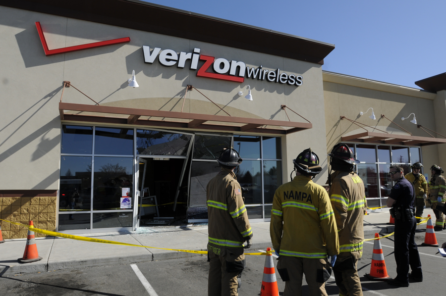 Car crashes through Verizon Wireless store in Nampa | Complete news ...