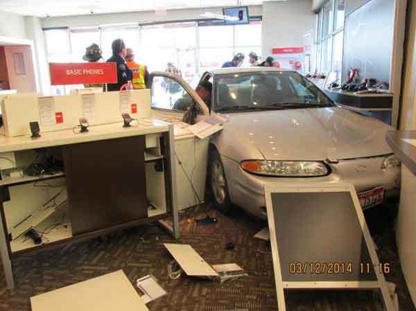 Car crashes through front door of Nampa Verizon Wireless store ...