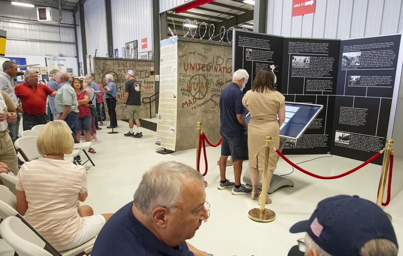 'Wall of Faces': Interactive Vietnam War Memorial display debuts in ...