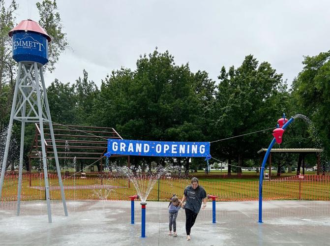 Showers help christen opening of Emmett City Splash Pad | Local Sports ...