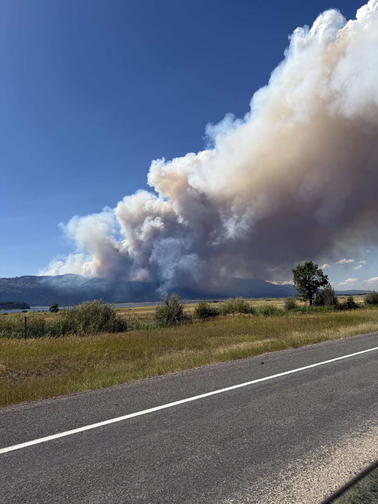 Fires spread to 1,000 acres near Tamarack, prompting resort to close ...