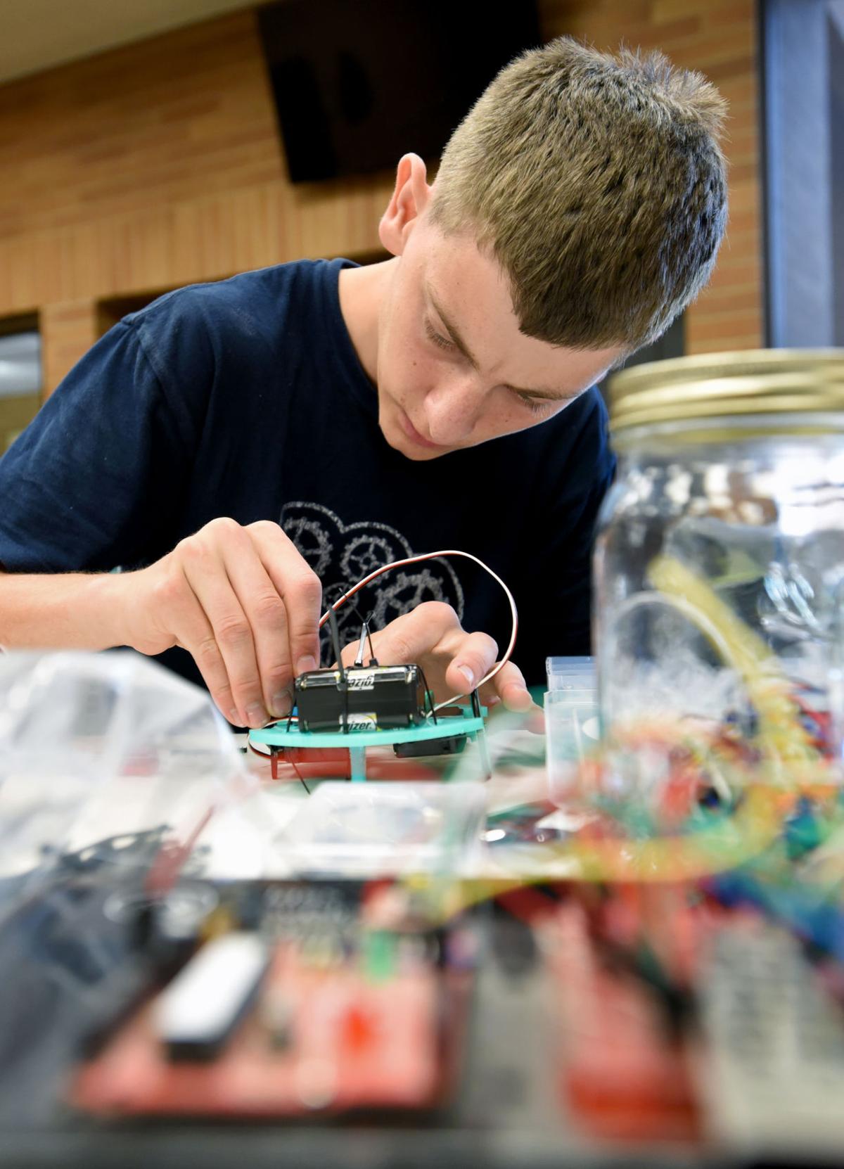Teens build robots at Caldwell library | Members | idahopress.com