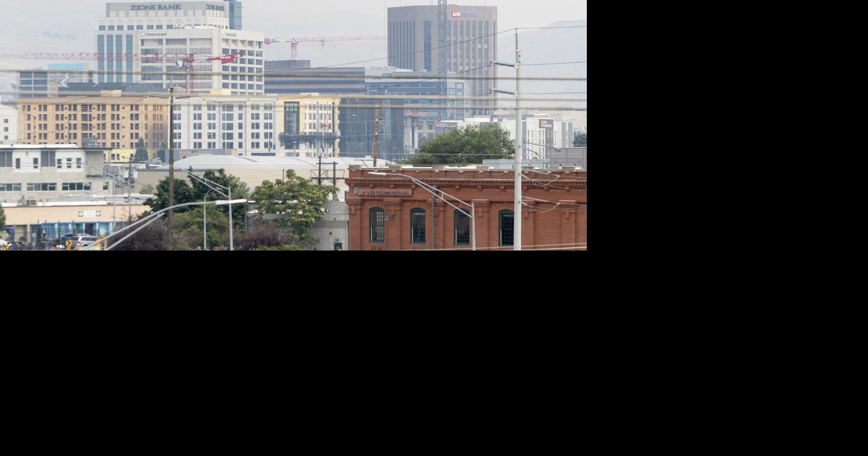 Fire spanning 118,000 acres leads to smoke-filled skies, evacuations ...