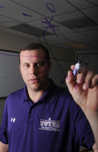 C of I's Scott Garson, a former UCLA assistant, cherishes Yotes ...