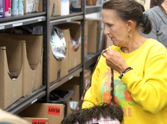A purse's purpose: Local nonprofit gives to women, teens in need ...