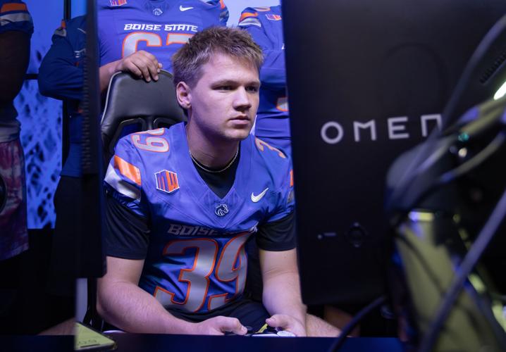 Broncos football players visit BSU's acclaimed esports team, arena to ...