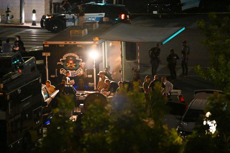 Police locked in negotiations with man in Bakersfield holding hostages ...
