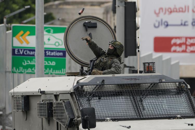 Israeli raid in the West Bank leaves 1 Palestinian dead and 4 wounded ...