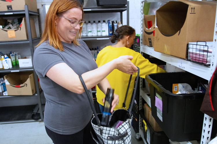 A purse's purpose: Local nonprofit gives to women, teens in need ...