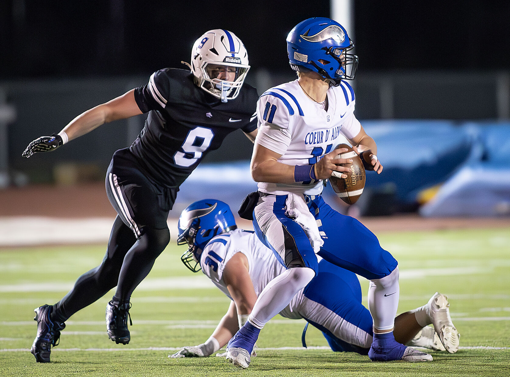 6A STATE FOOTBALL SEMIFINALS: Heroic performances: Lewis at QB, Wolves ...