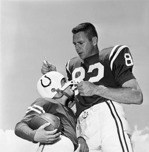 Raymond Berry, Hall of Fame wide receiver and Patriots coach, dies at ...