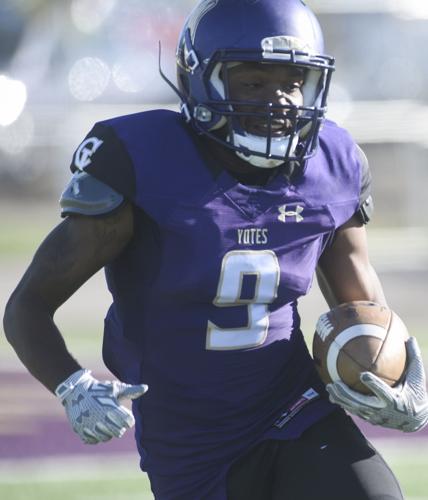 C of I's Richardson amps up quarterback competition at Spring Game ...