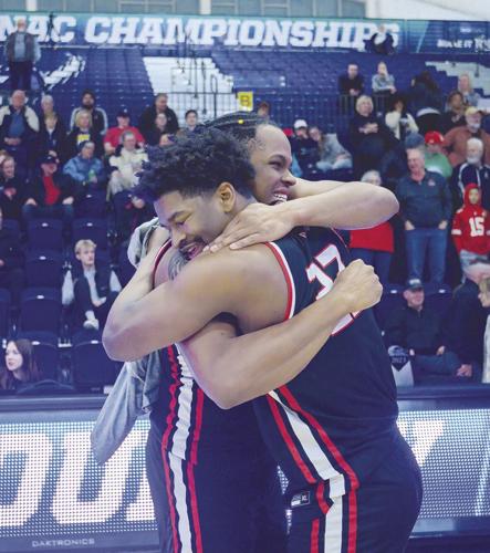 BIG MEN ON CAMPUS: Brothers Gabe and Aaron Murphy have big ...