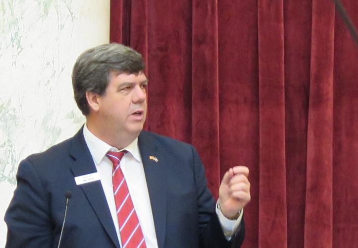 Senate kills anti-cellphone bill for drivers in close vote | Local ...