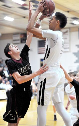 HS boys bball: Daxton Carr finds rhythm in second half, scores 16 ...