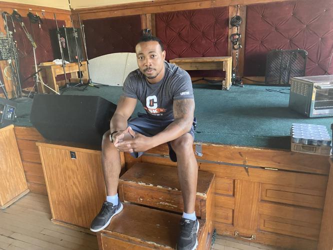 Army staff sergeant organizes timed Art Battle for First National Bar ...