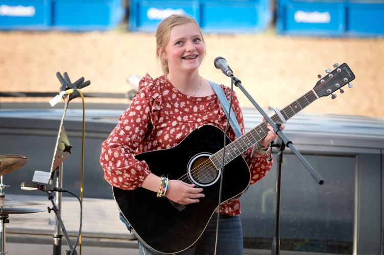 13-year-old singer captivates crowd, joins Nashville artist on stage at ...