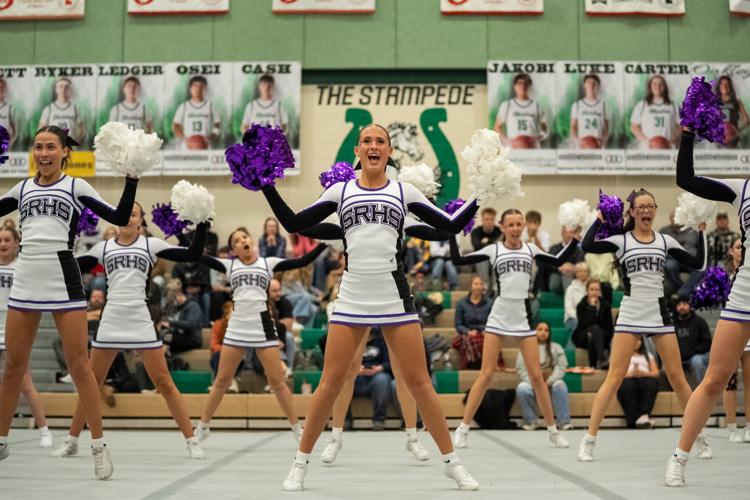 Photos of the Snake River High School cheerleading team at the Stampede ...