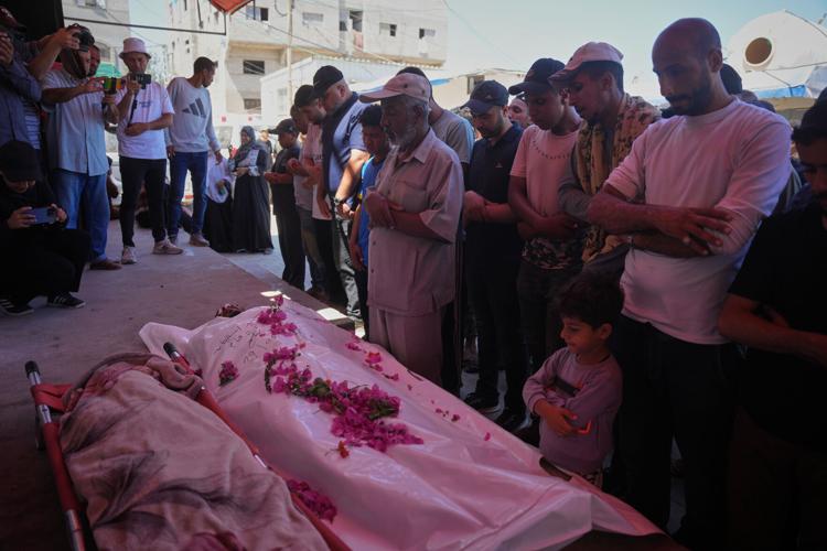 Israeli strike hits a tent in central Gaza, killing 3, including a ...