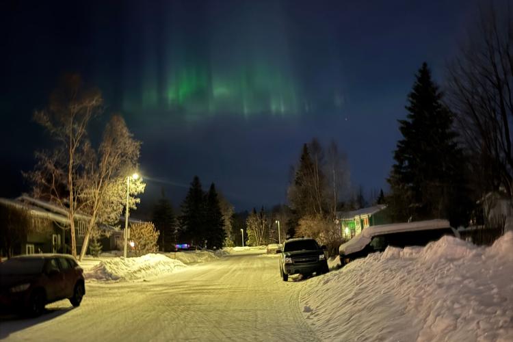 Aurora lights up Alaska skies with stunning green and red display ...